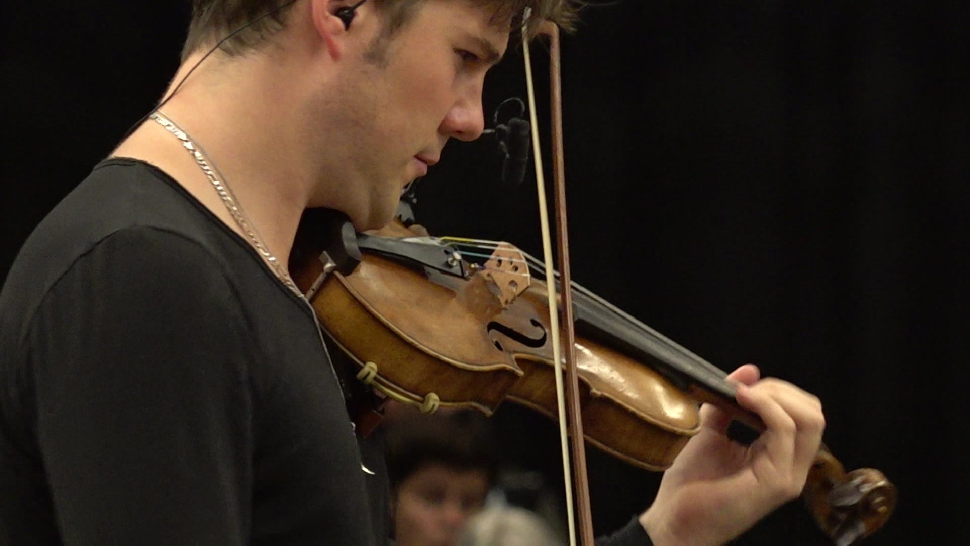 The Wide Show: Violinist Anthony Fournier präsentiert mit seiner 100 ...