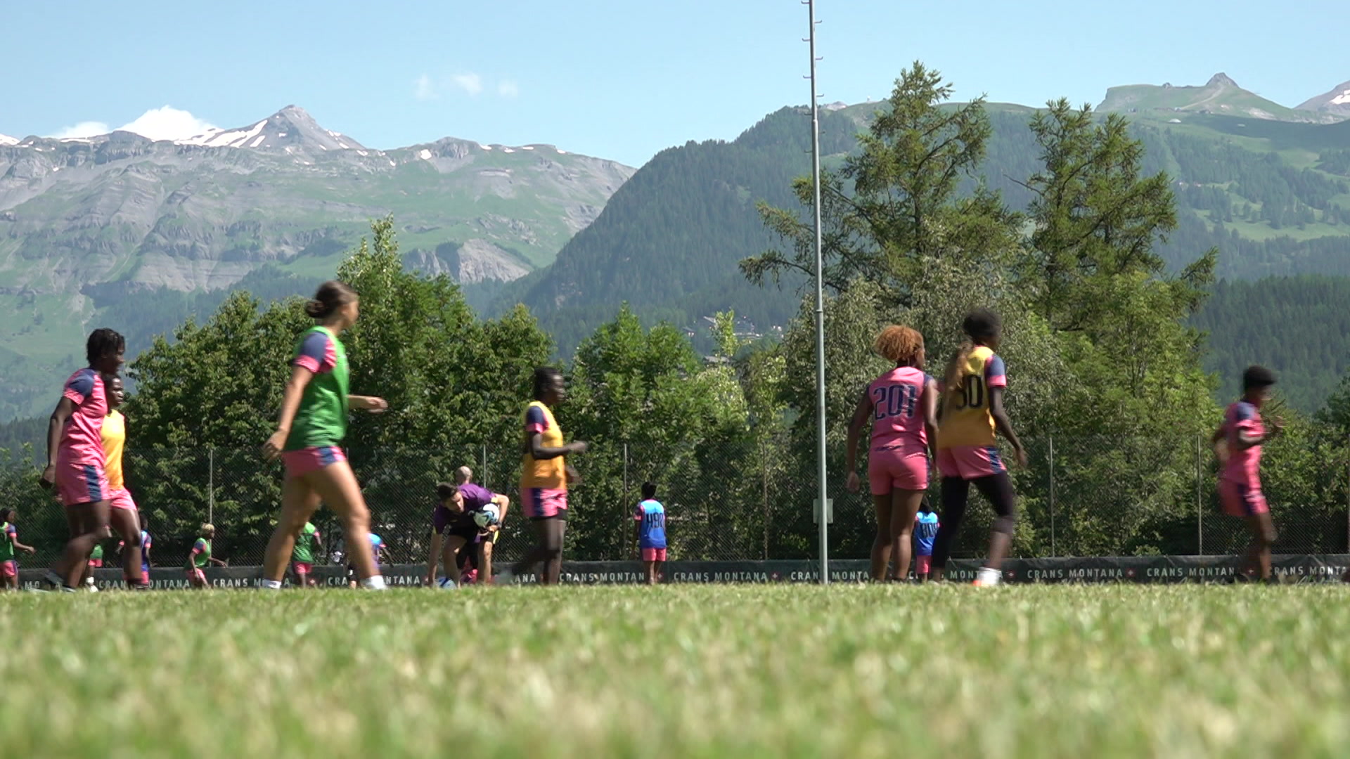 Les Haïtiennes préparent leur première coupe du monde en Valais / Canal9