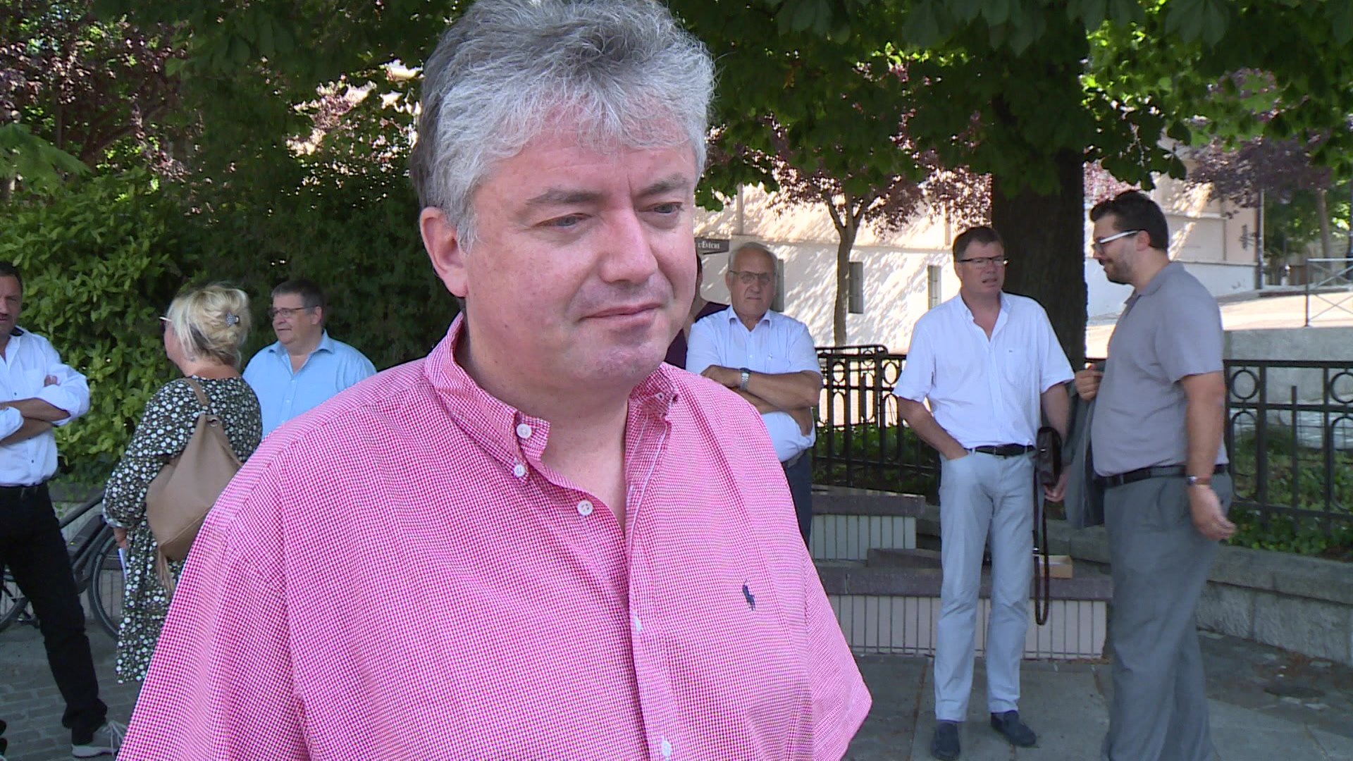 De nombreuses forces politiques se sont réunies ce matin sur la Place ...