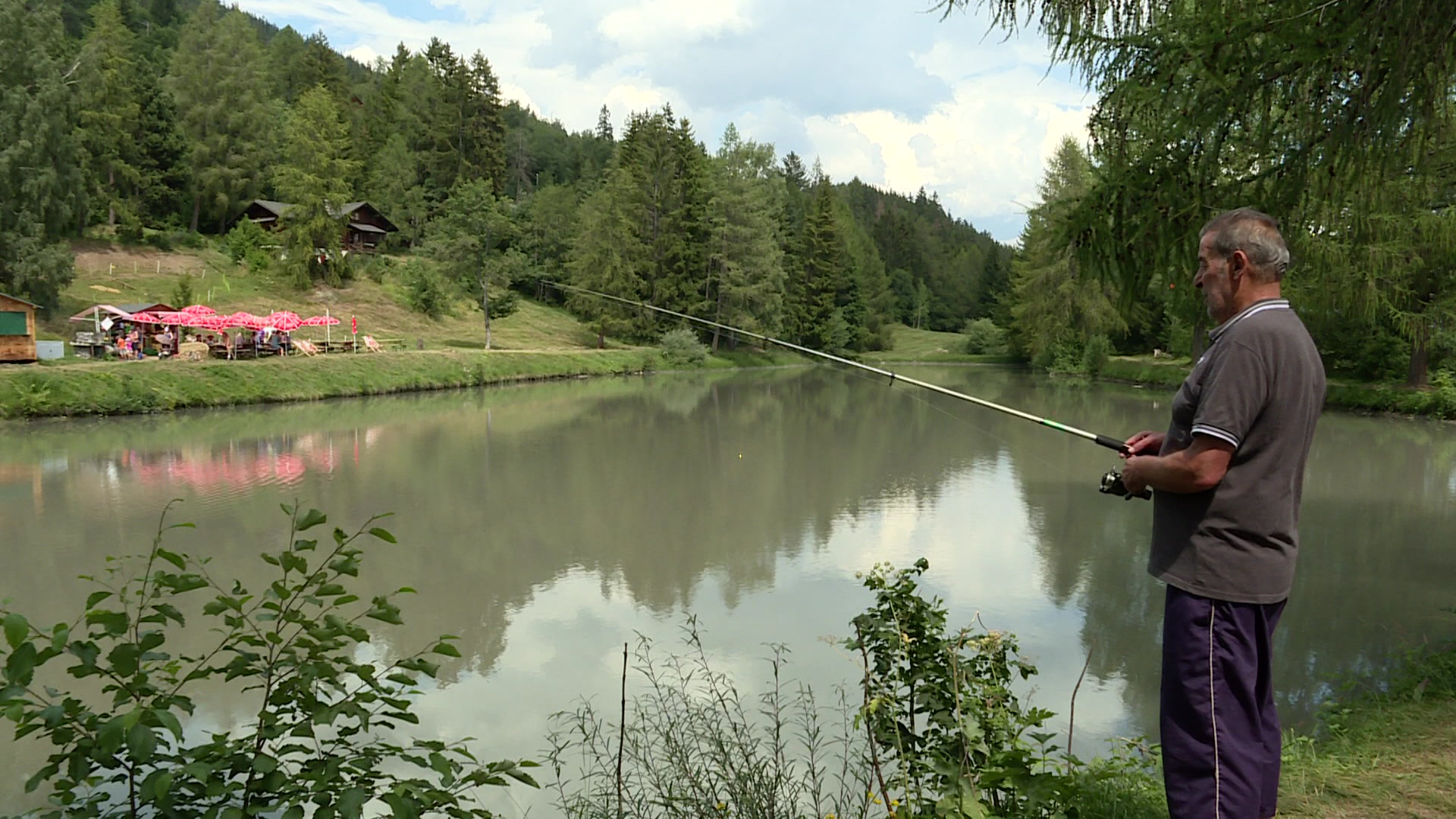 Alimenté par le Bisse de Sion et le Grand Bisse d’Ayent, l’Étang Long d ...