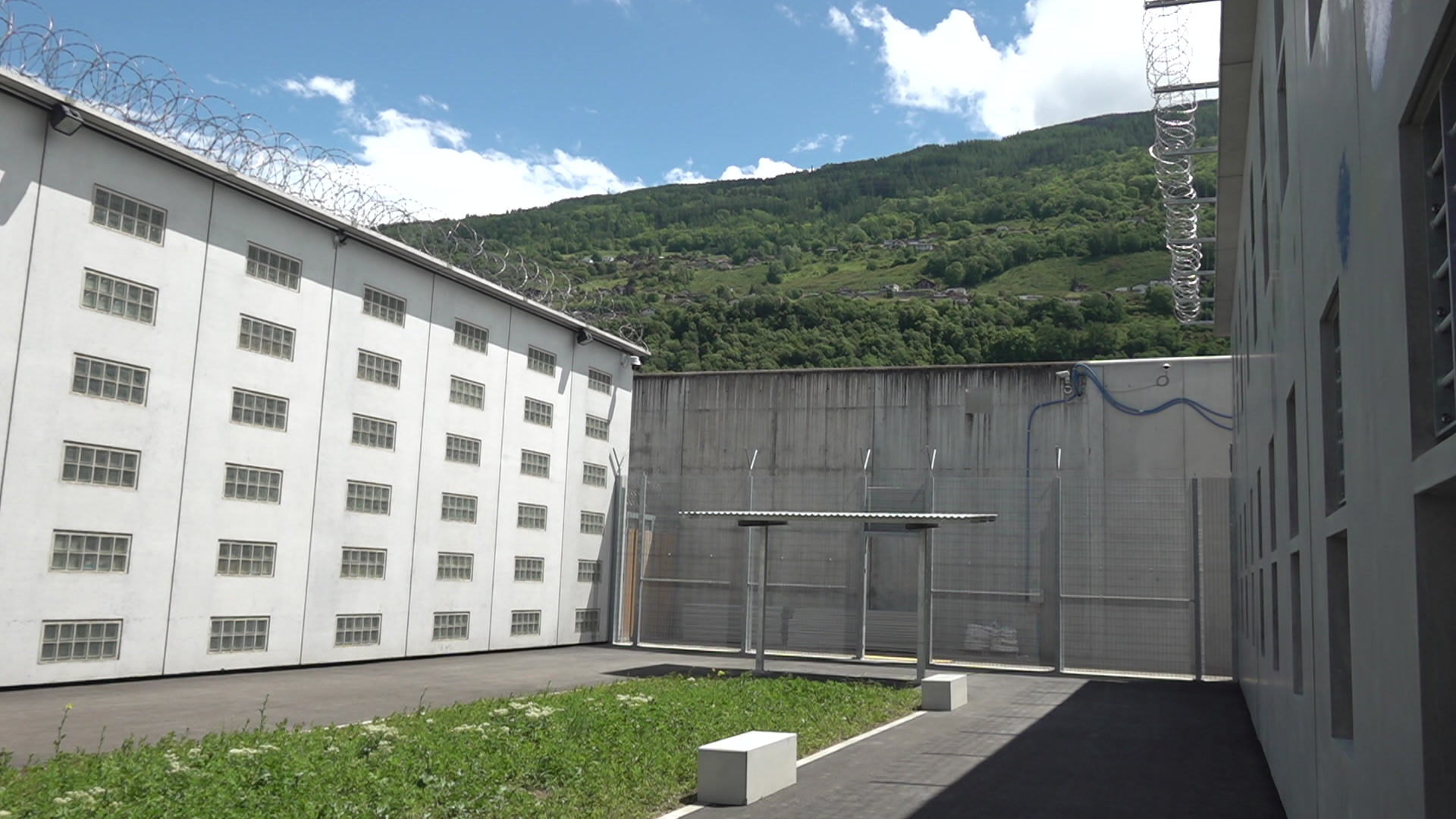 Prison: la privatisation comme solution? / Canal9