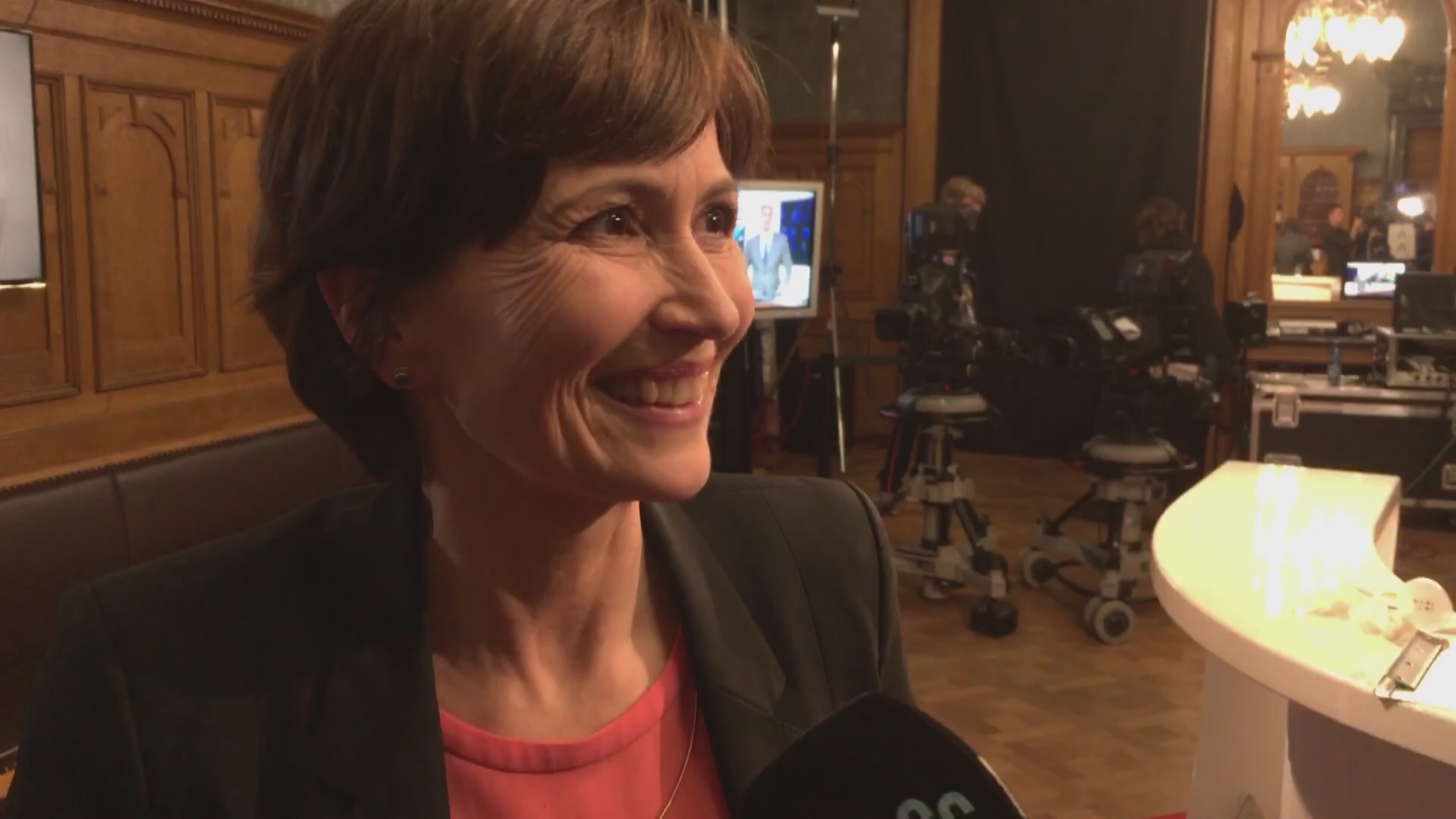 La Suisse vire au vert! La présidente des Verts Regula Rytz, se réjouit ...