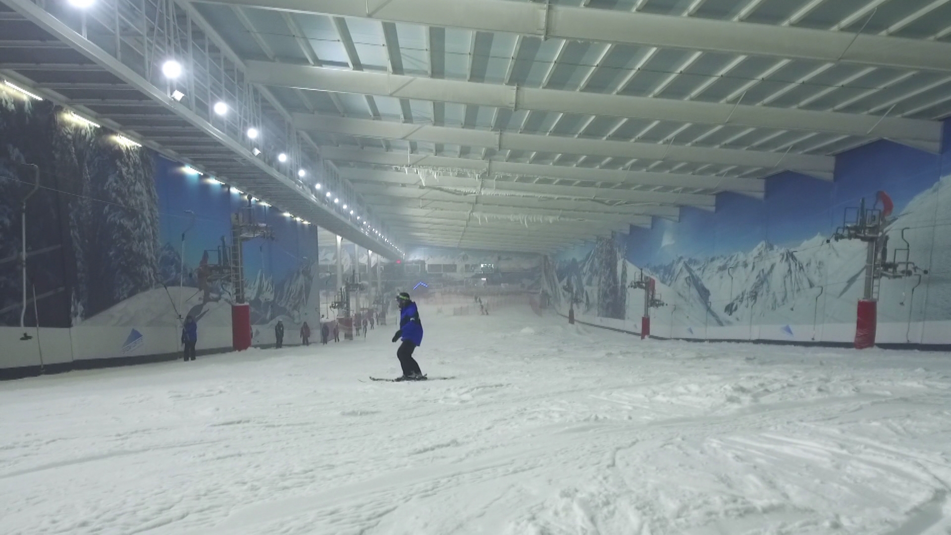 Le Snow Center de Londres, une piste indoor, aux décors valaisans, qui ...