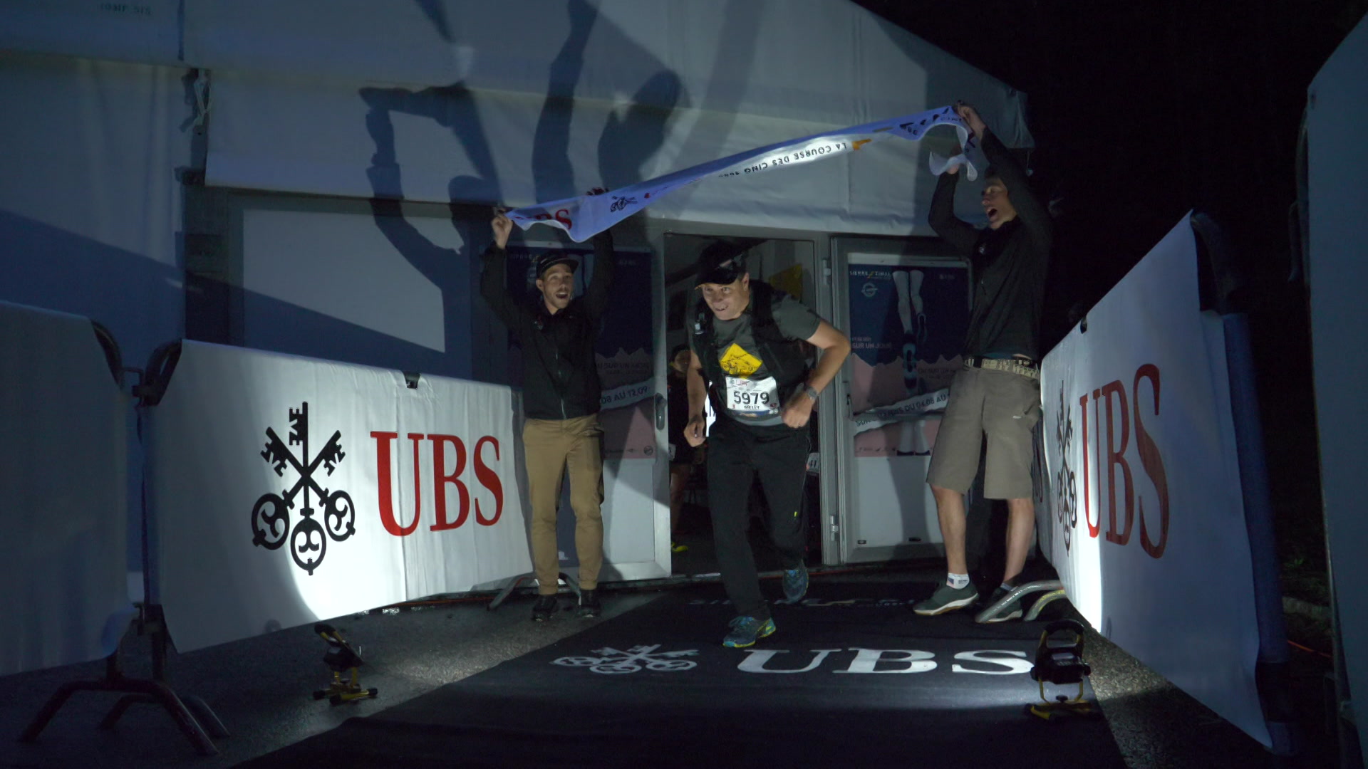 David Melly donne le départ de la 48e édition de Sierre-Zinal / Canal9