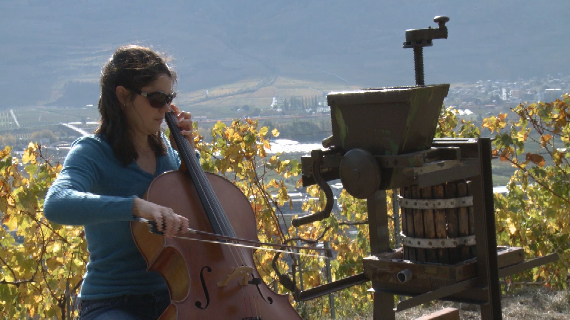 La violoncelliste Estelle Revaz a eu l’honneur de vendanger la plus ...