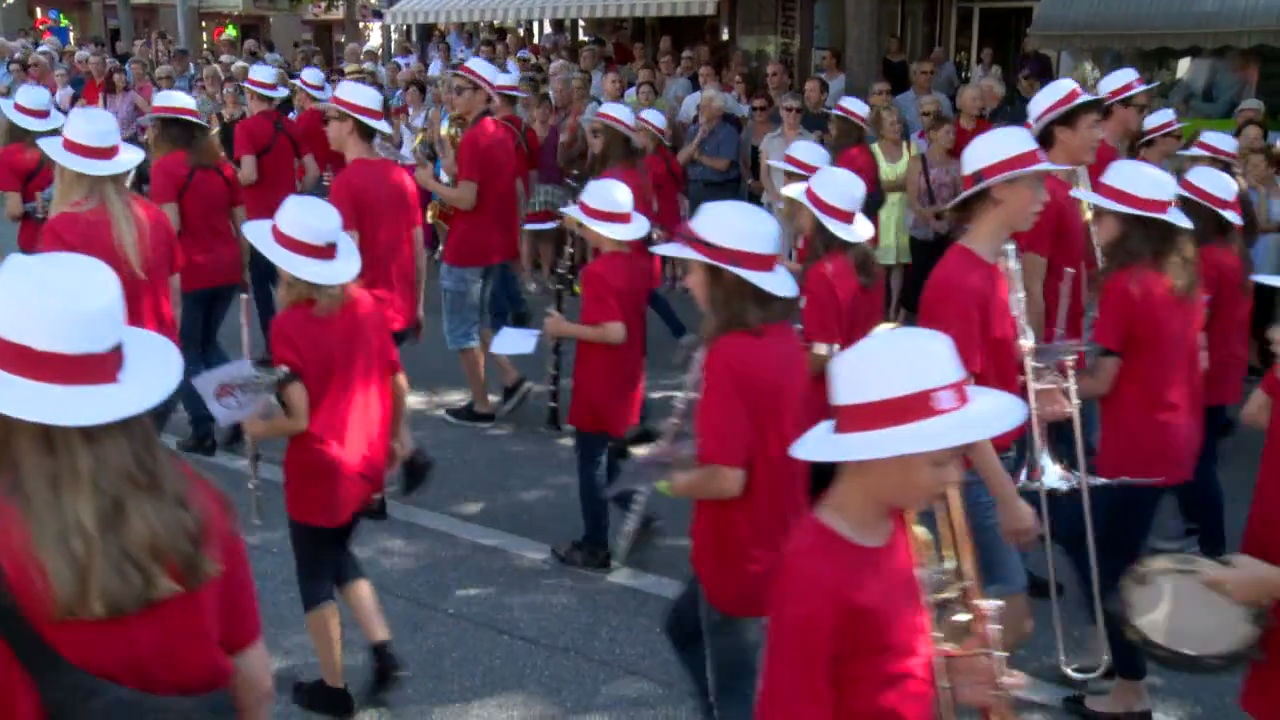 Un cortège très officiel pour marquer le Bicentenaire du Valais / Canal9